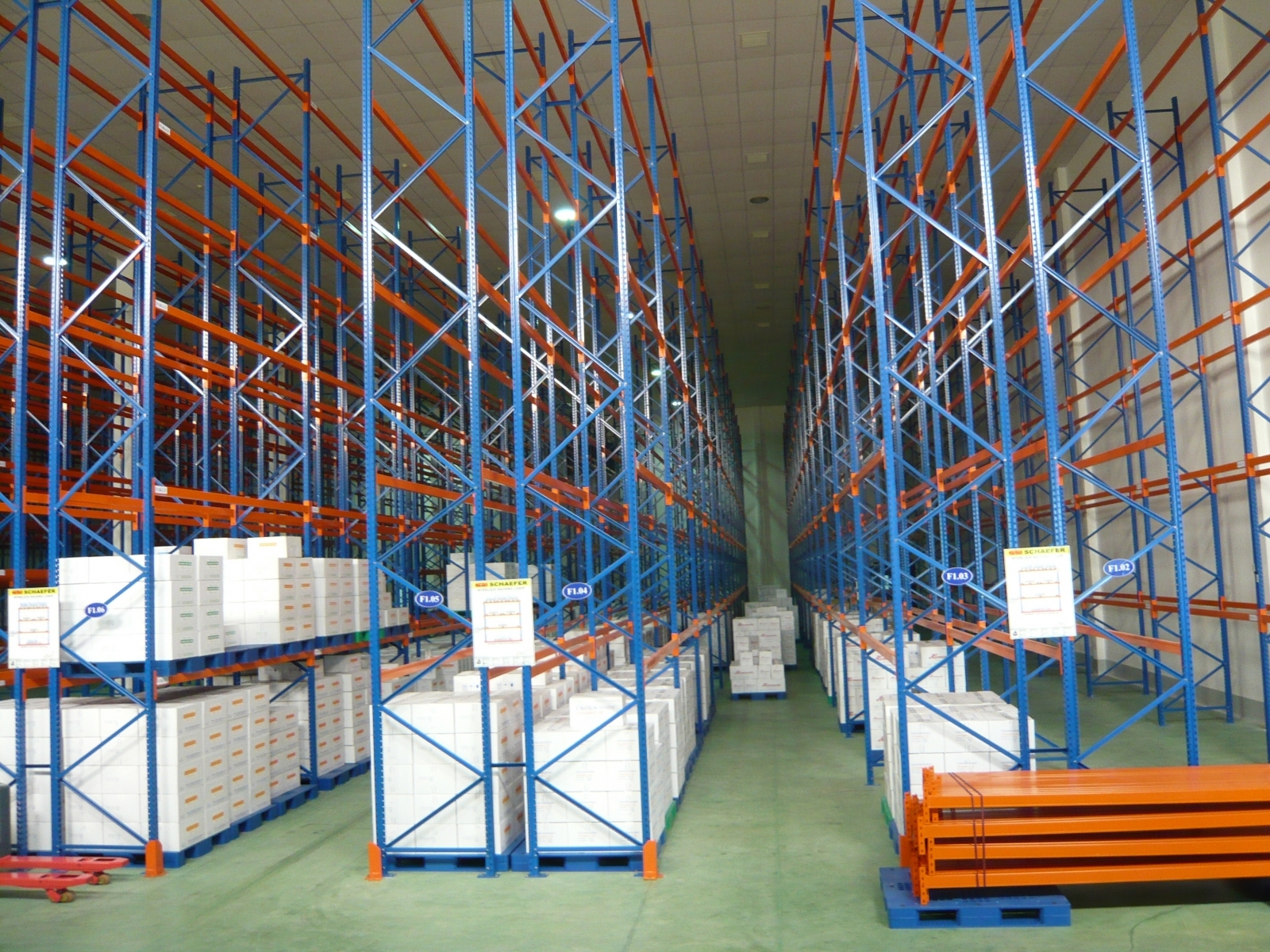 VNA RACKING (Very Narrow Aisle)