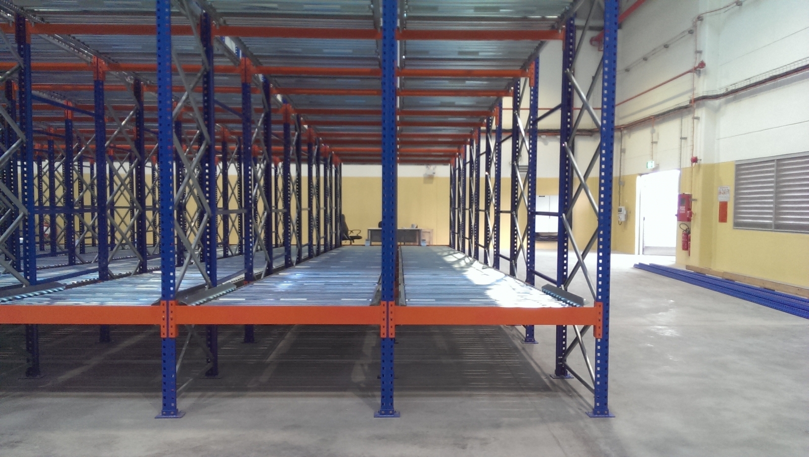 PUSH BACK, PALLET FLOW (ROLLER)