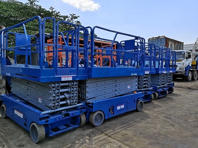 Xe nâng người dạng cắt kéo